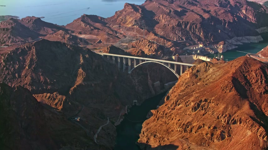 Hoover Dam, Nevada: Drone tour over Lake Mead