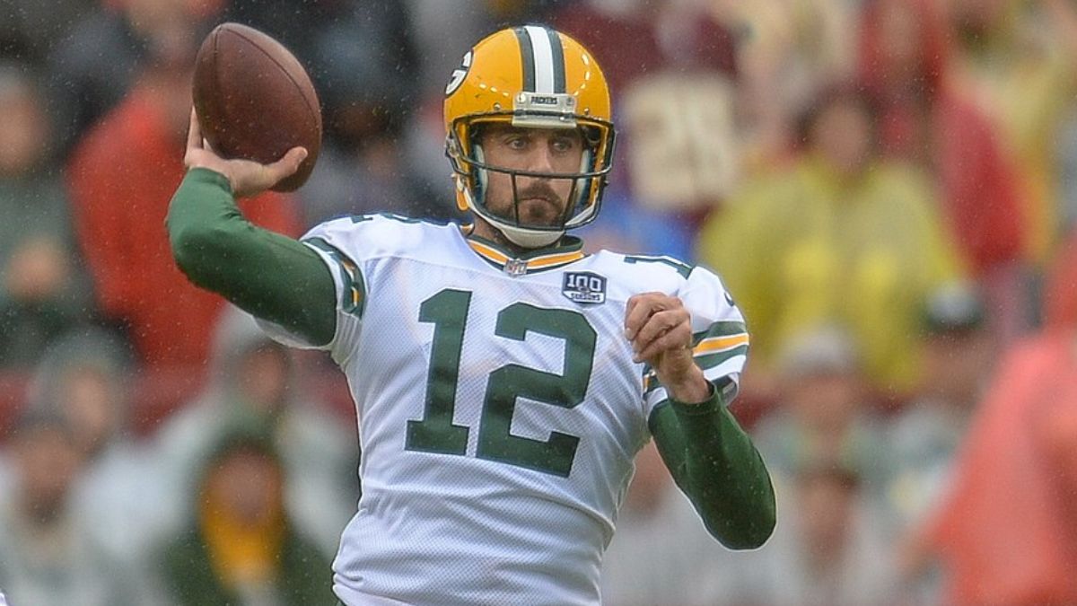 Pittsburgh makes rare Aaron Rodgers move after waiting through offseason