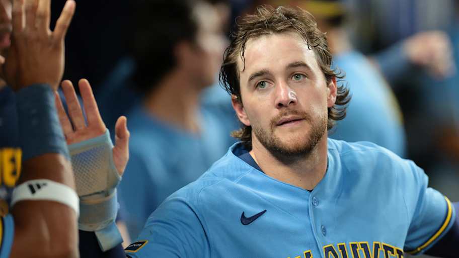 Brewers gold glover open to long-term deal in Milwaukee