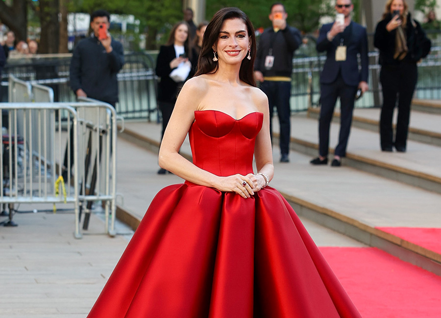 Anne Hathaway talking about her husband will make even the cold-hearted ...