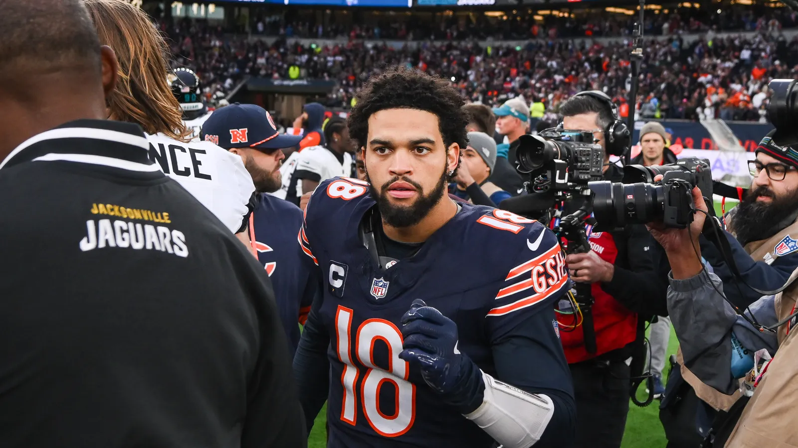 Caleb Williams leaves Bears game after non-contact hamstring injury