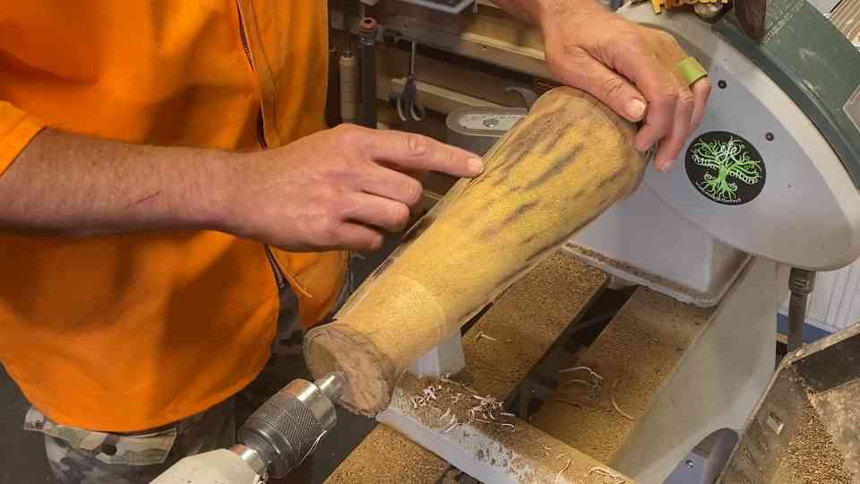 Turning a grass tree root to the final cut