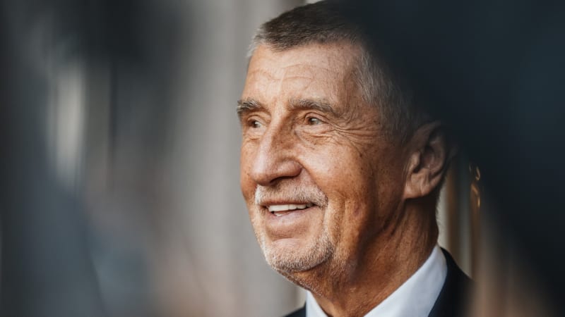 Babiš odmítá, že by Vystrčilovi zatrhl letadlo kvůli své cestě do Číny ...