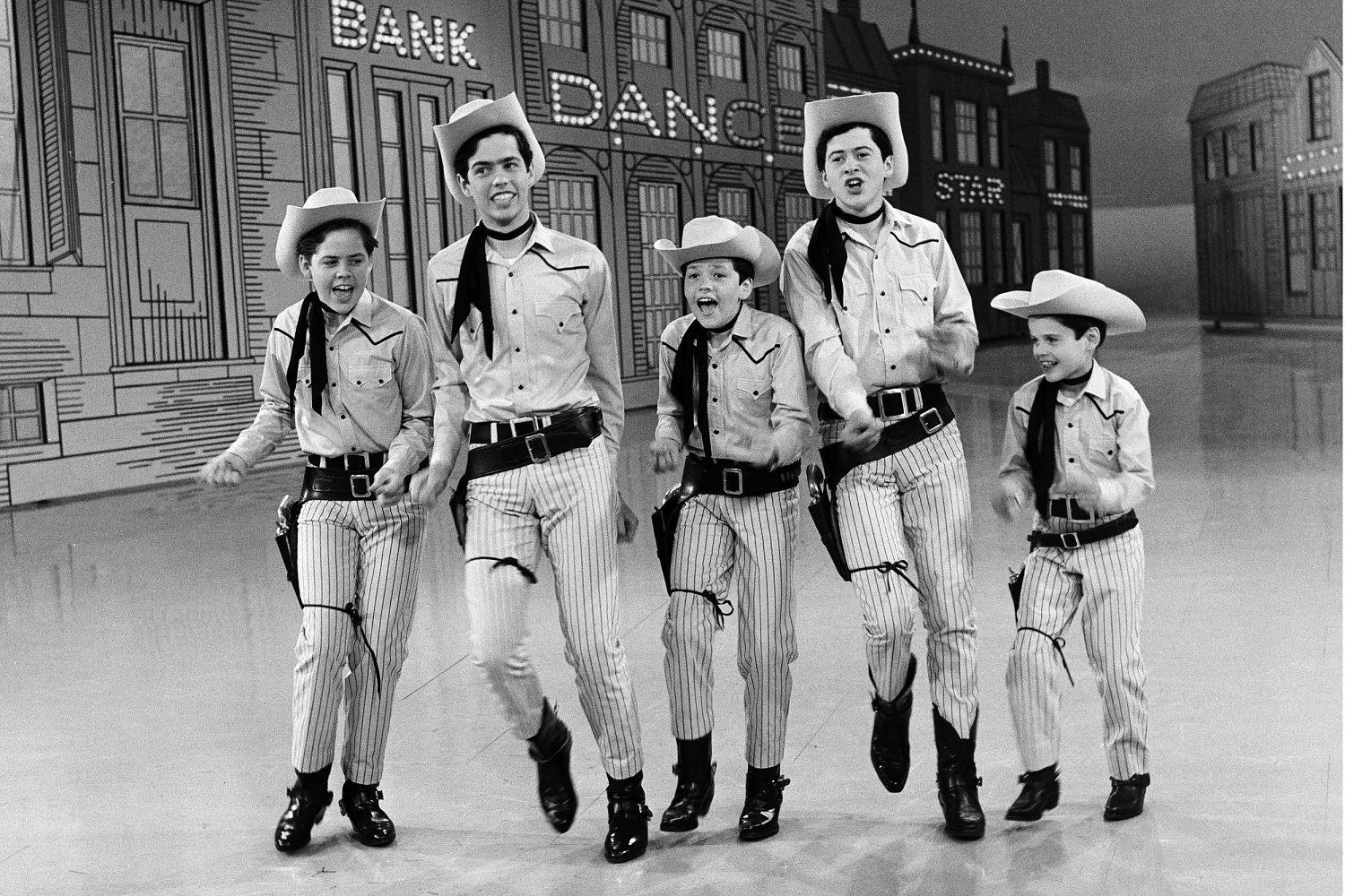 Alan Osmond, oldest brother in family music group the Osmonds, dies at 76