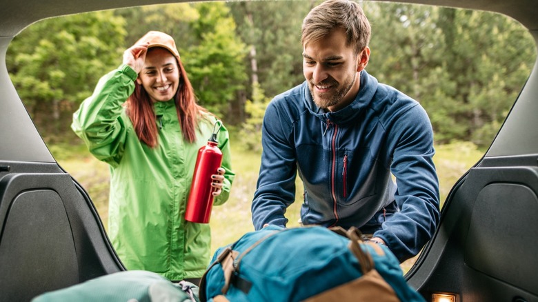 5 highly rated car tents for your next camping getaway