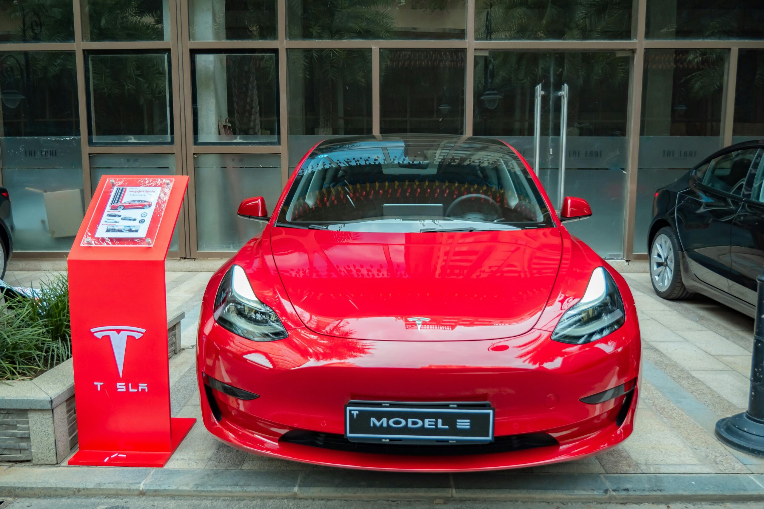 Tesla offers tremendous discounts