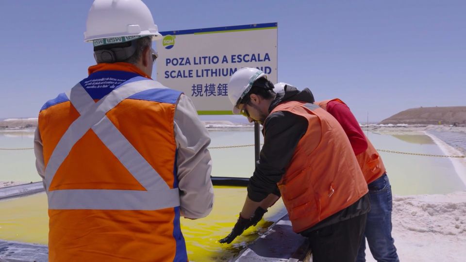 ¿Por qué EE.UU. y China tienen interés en las reservas de litio en Chile?