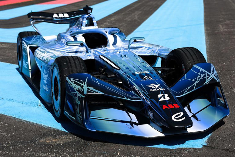 Flat-out and energy saving: How Formula E's race format will work in ...