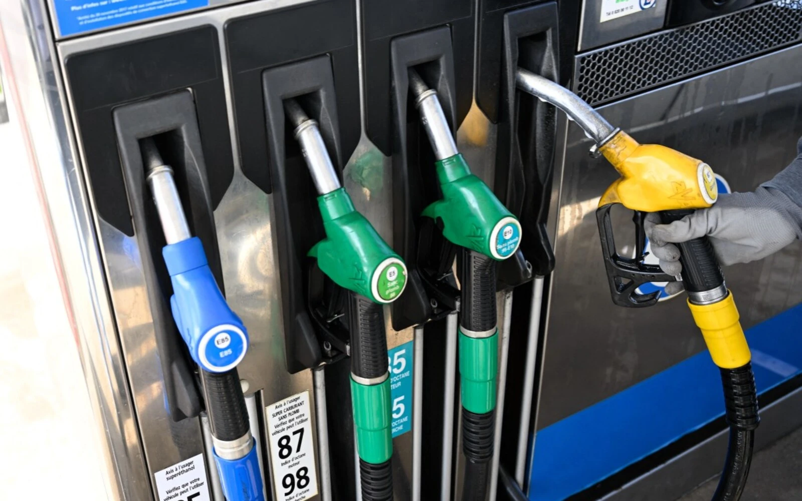 Pain at the pump drives up US consumer spending in April