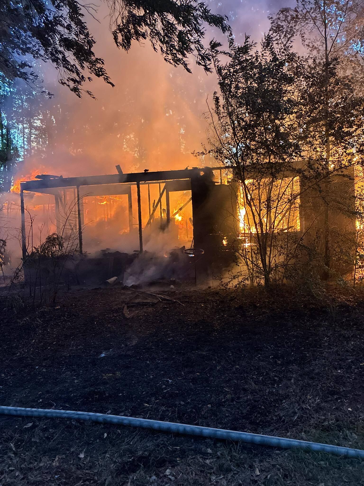 Video shows fire that destroyed abandoned home in Horry County