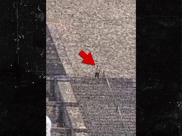 Gunman fires on tourists at Mexico pyramids, Canadian tourist killed ...