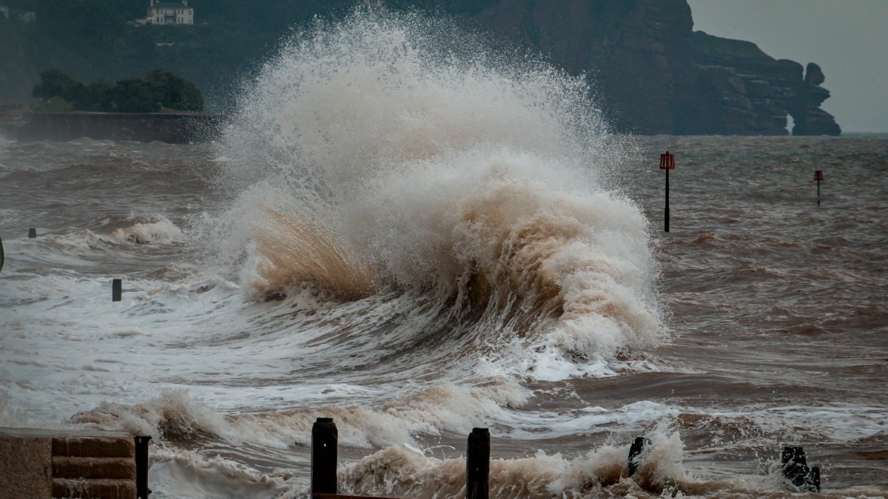 Japan scales back tsunami warning after M7.7 quake; no major damage ...
