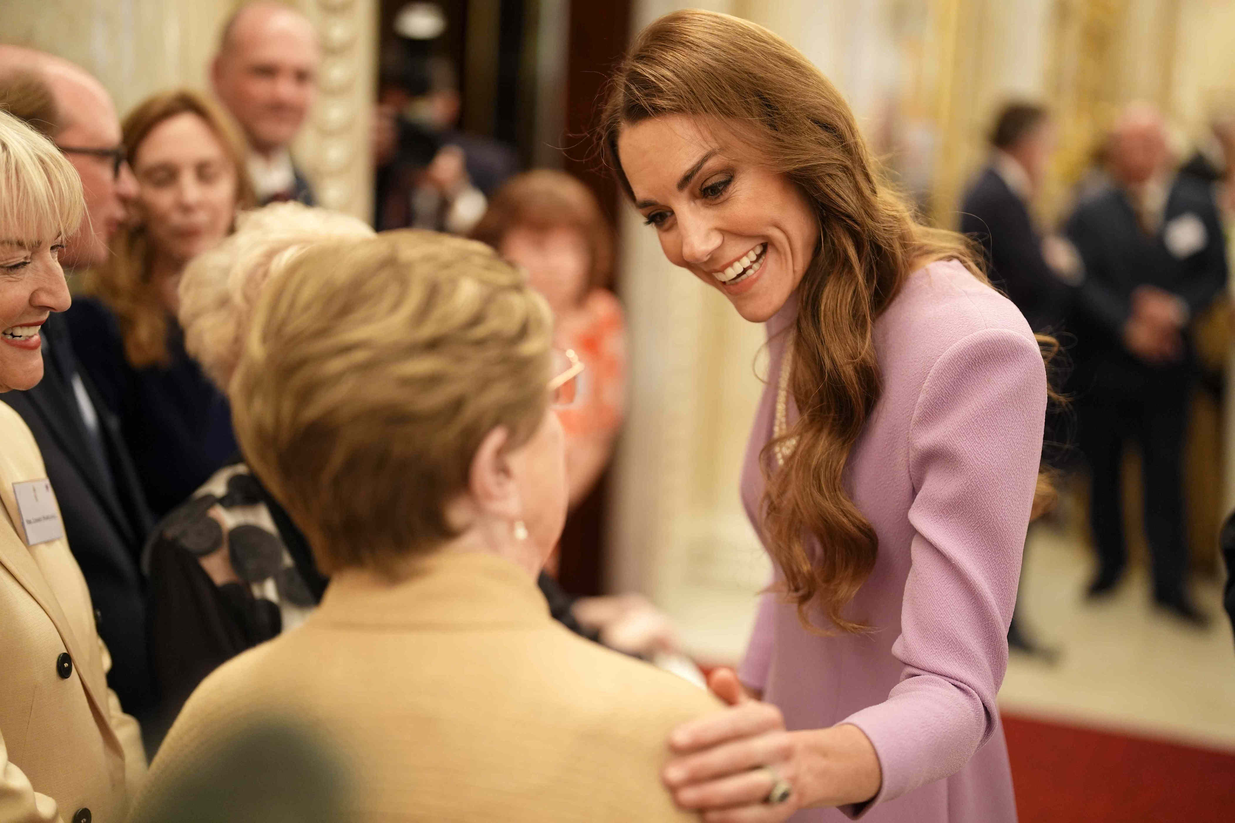 Kate Middleton pairs Queen Elizabeth's beloved heirloom necklace with ...