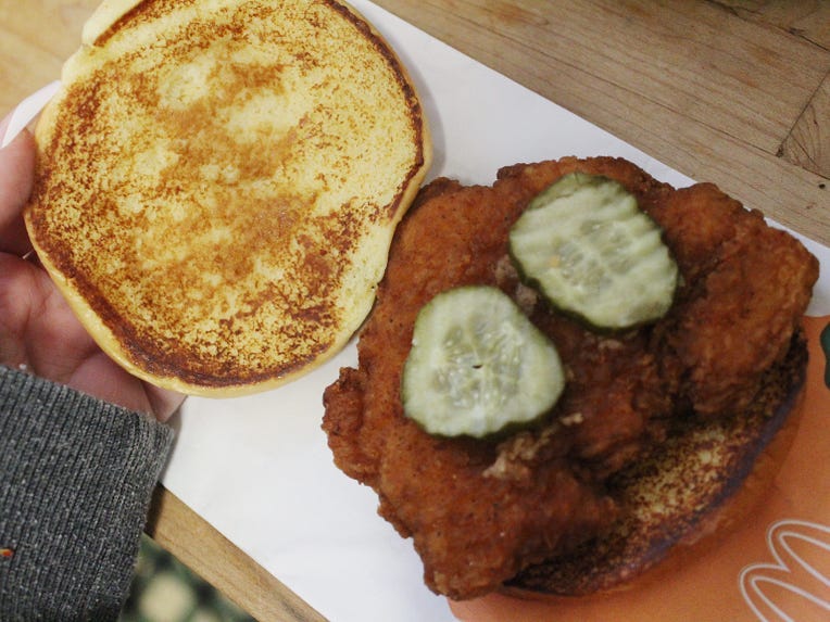 I compared Chili's big crispy chicken sandwich to McDonald's McCrispy ...