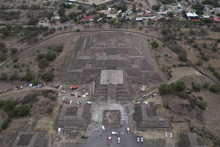 Sniper who shot tourists at Mexico pyramids is named as cops discover 3 ...