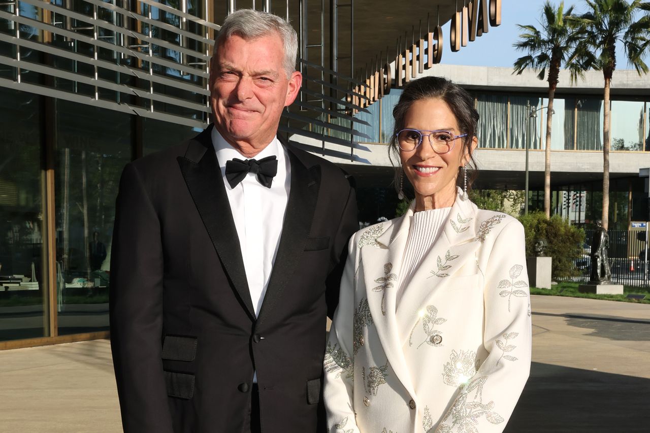 All about Jami Gertz's family, billionaire husband Tony Ressler and 3 kids