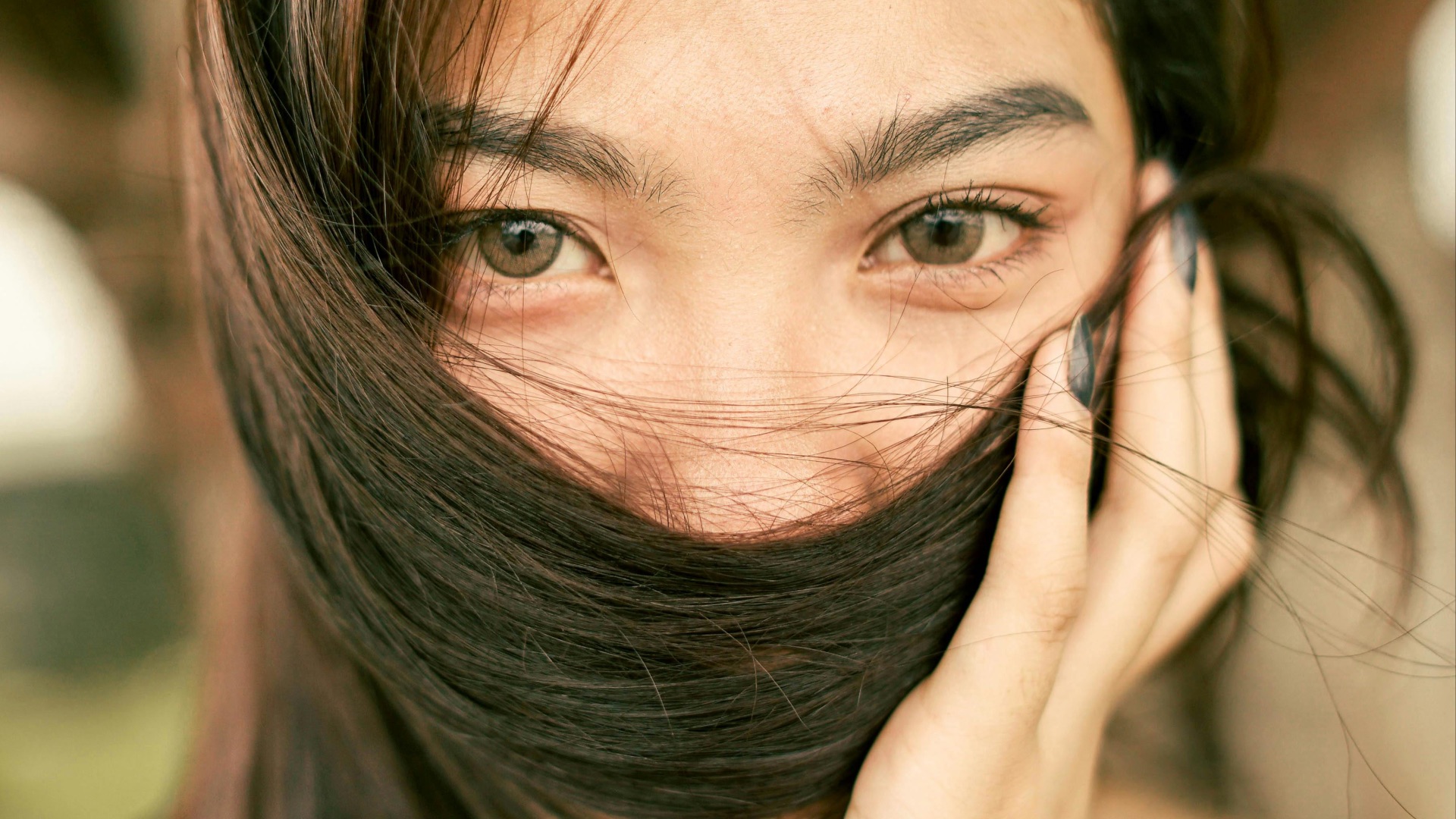 10 signs you're using the wrong hair routine & 10 you're doing it right
