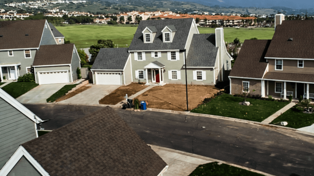 Homeowner posts neighborhood photo then viewers notice ‘uncanny valley ...