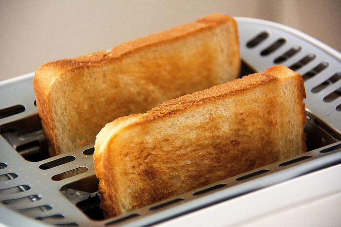 35 non-Americans roast American foods they can’t understand