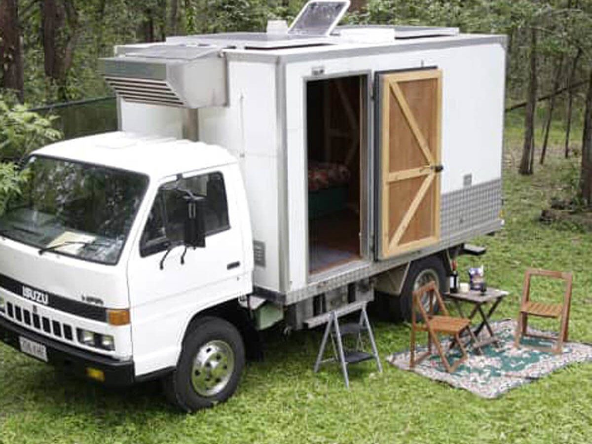 27 inspiring DIY tiny homes built with recycled materials