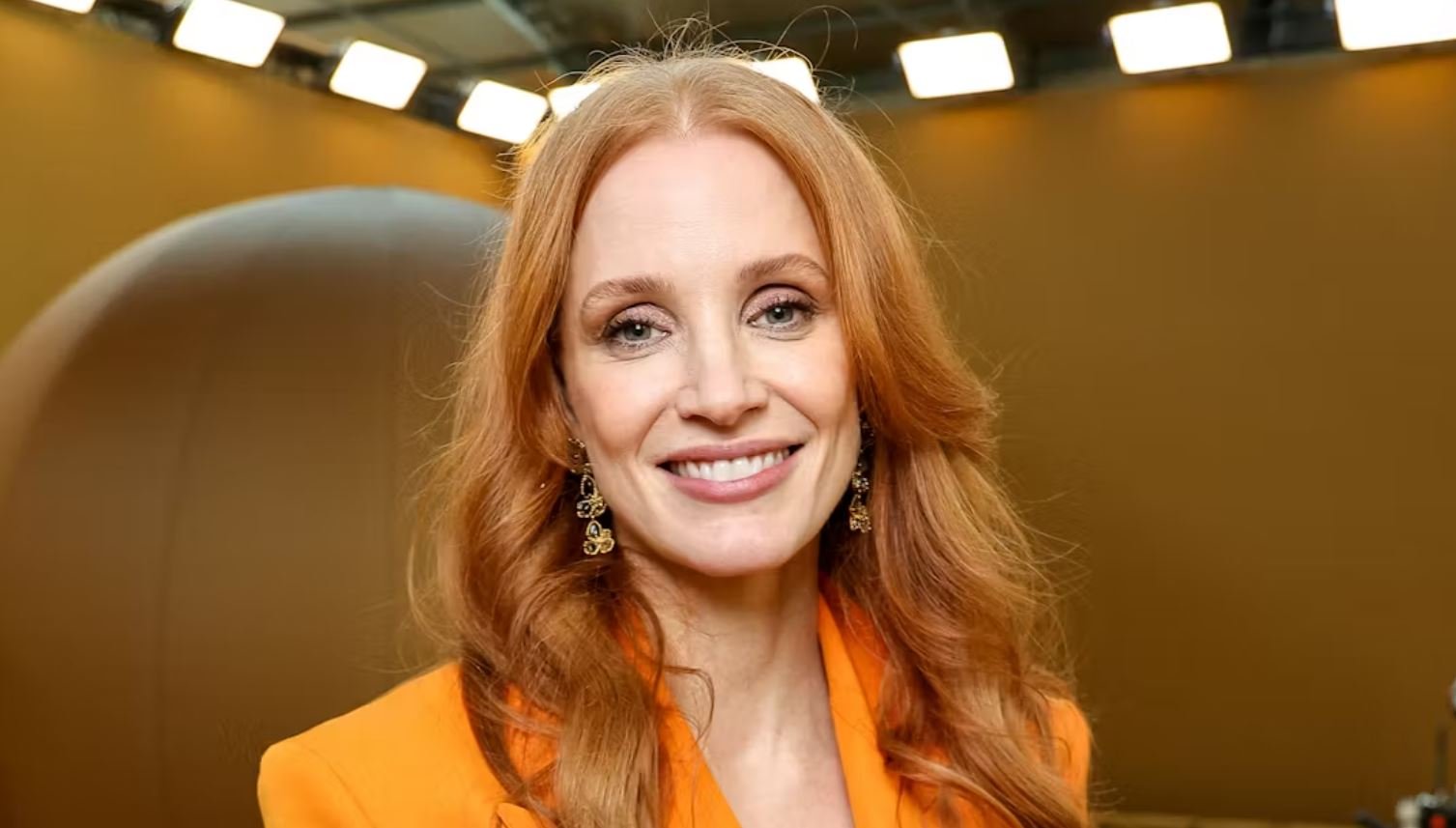 Jessica Chastain chops her signature long red waves for a blunt bob at ...
