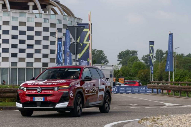 Citroën alla Milano Design Week 2026: Ami in maglia rosa celebra il ...