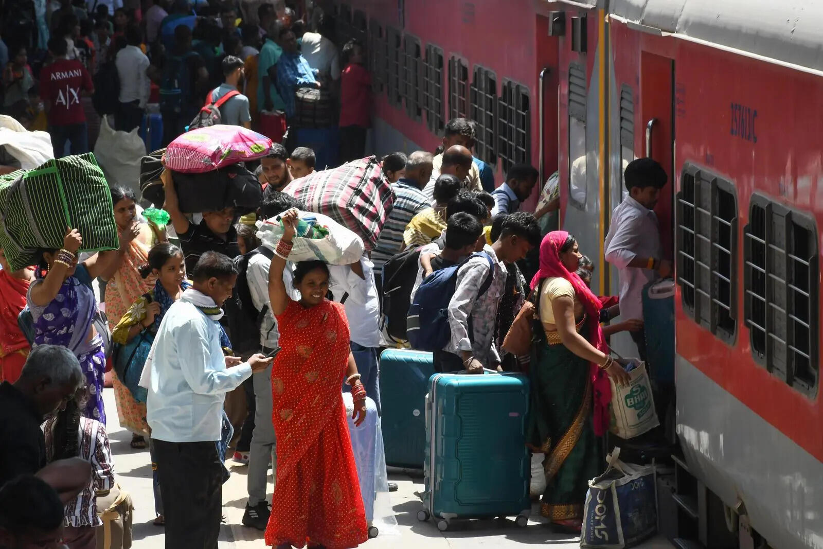 Migrants race home to protect vote