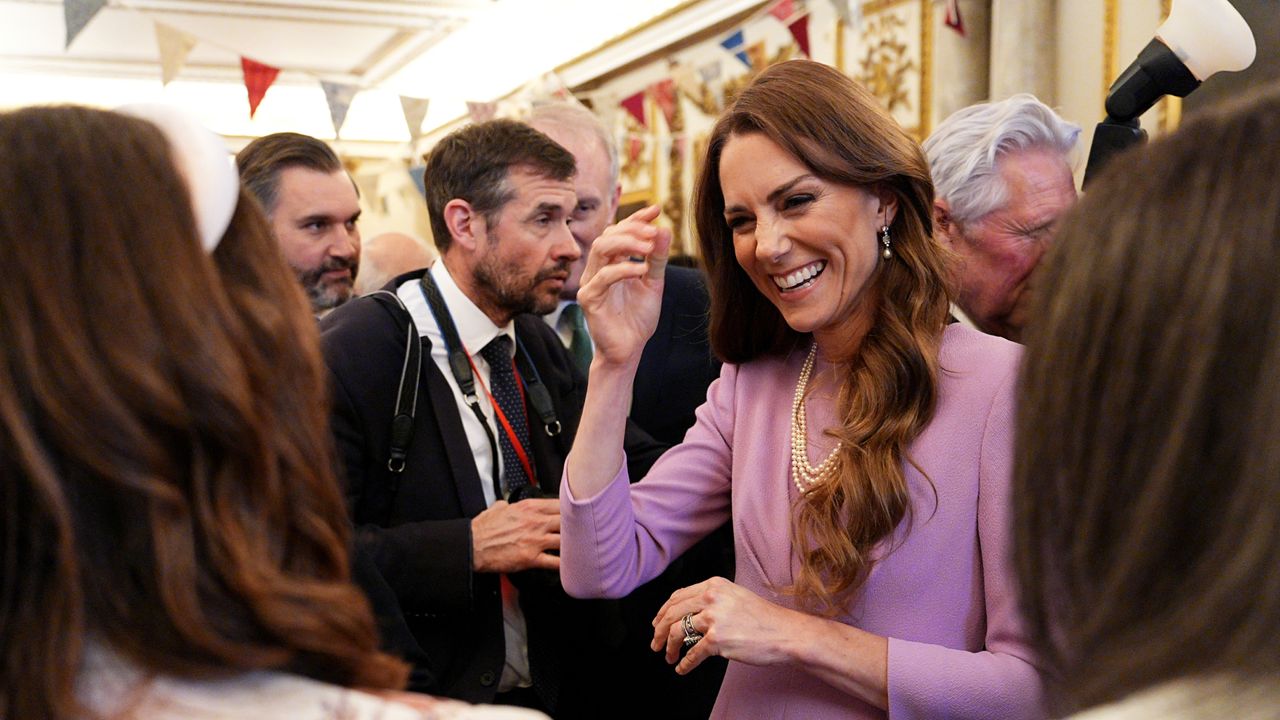 Princess Kate puts modern twist on iconic Queen Elizabeth II fashion ...