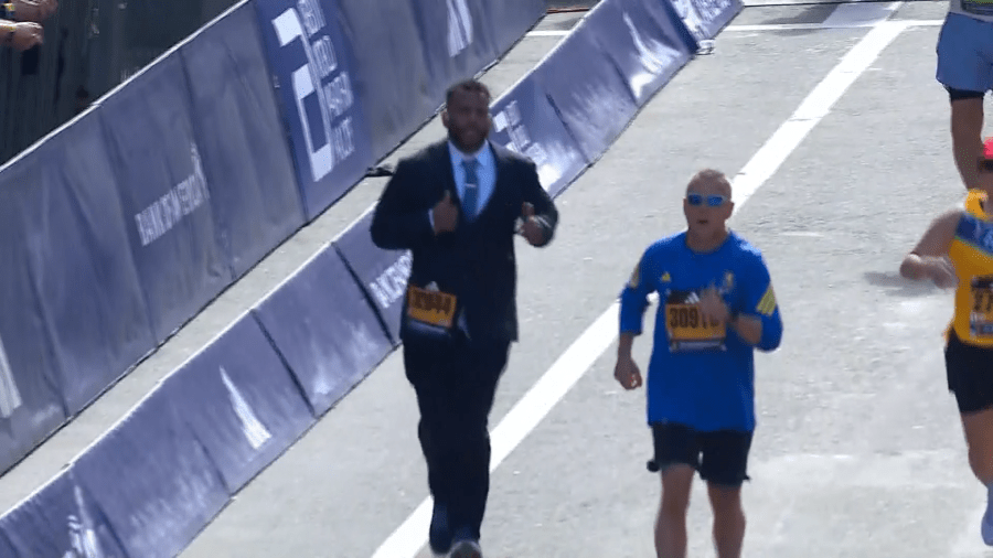 Providence man runs Boston Marathon in suit and tie