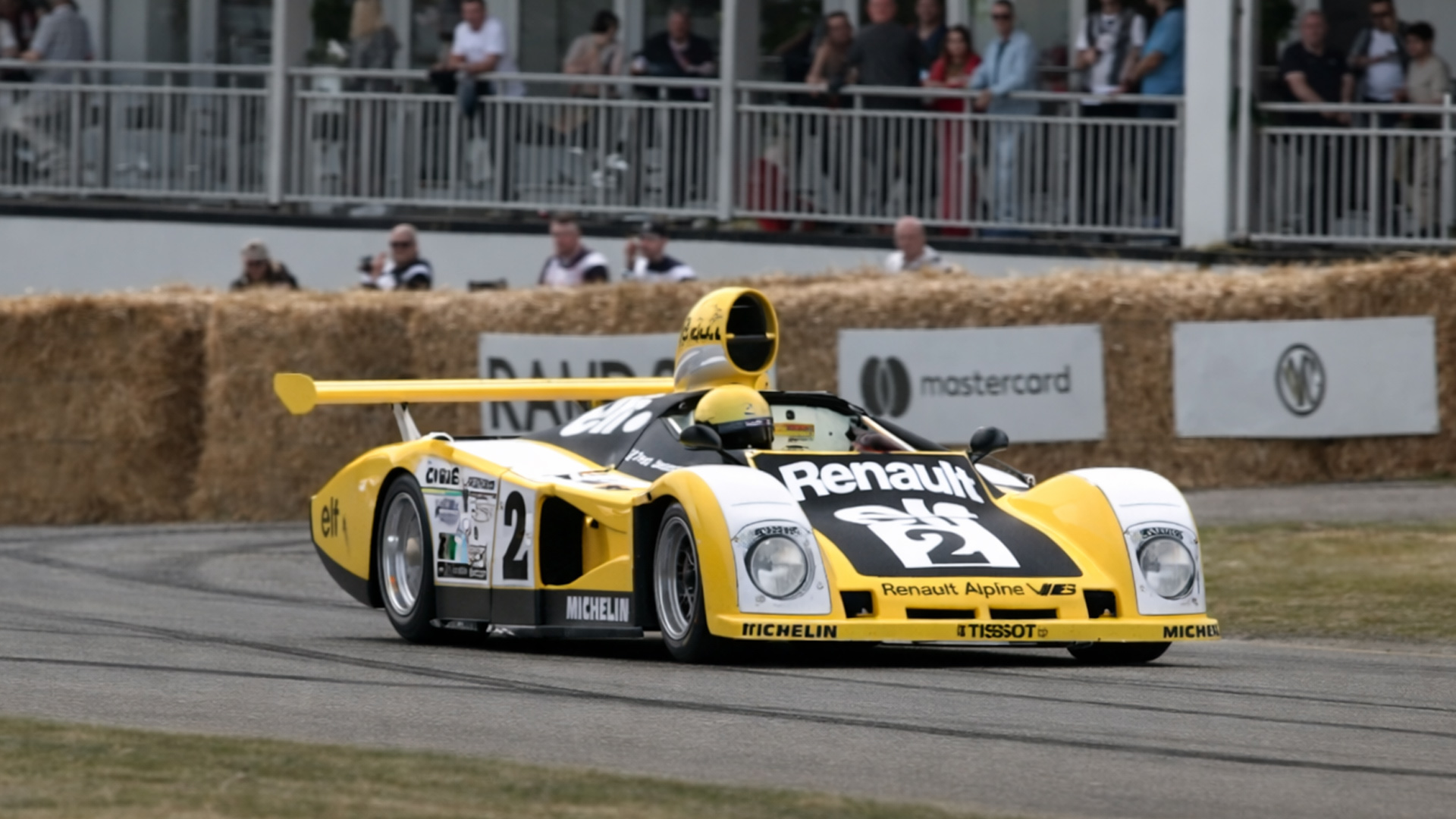 Renault has a loud classic engine sound