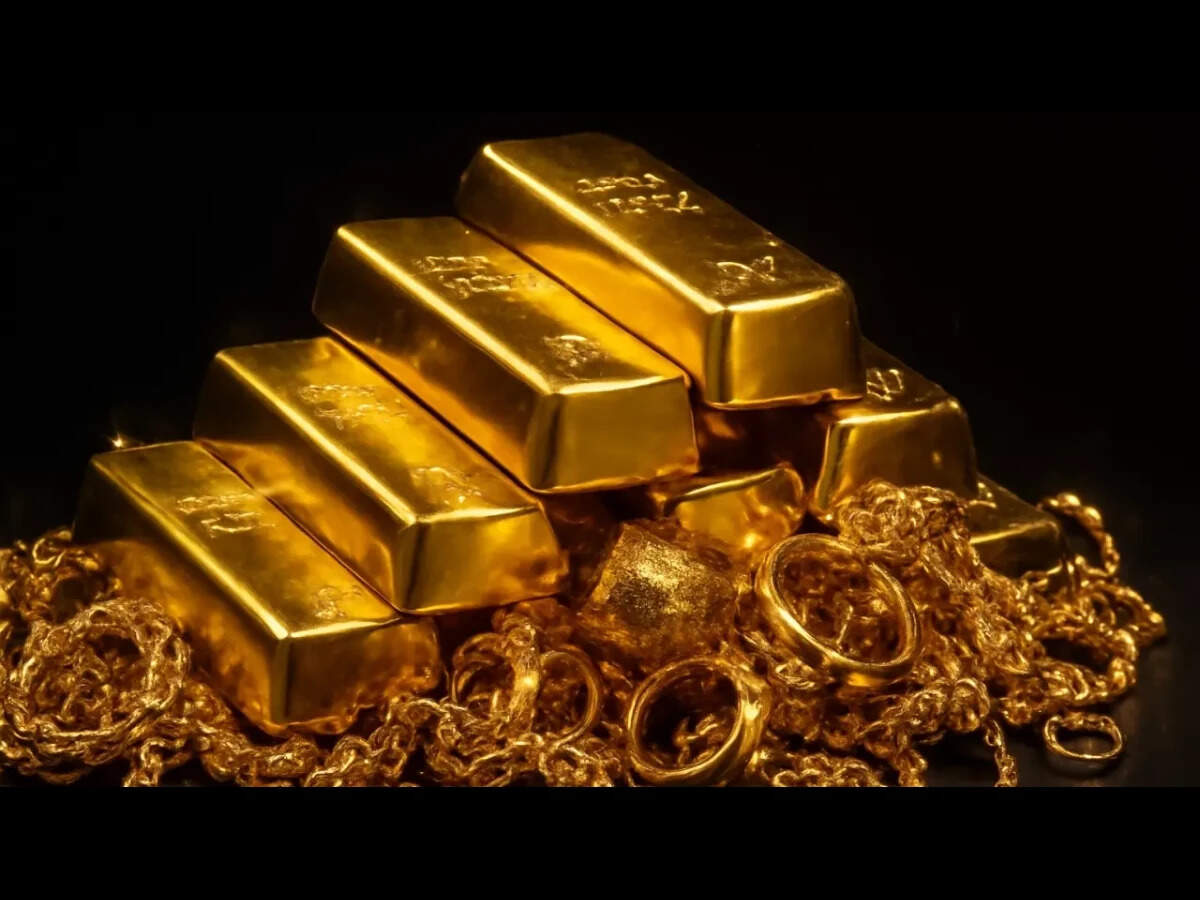 Gold prices fall sharply as Trump extends Iran ceasefire, strong dollar ...