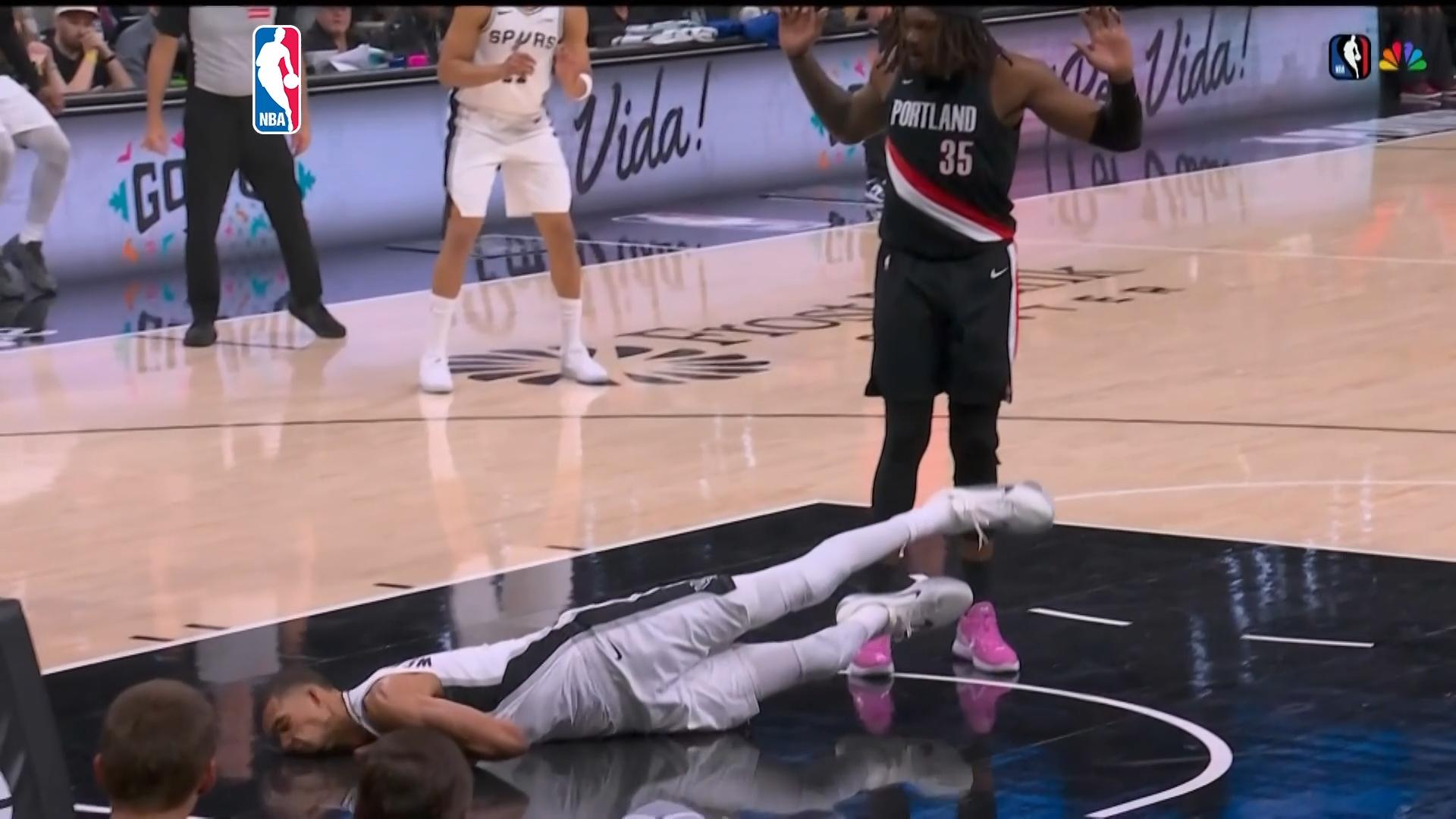 Moment: Wembanyama suffers concussion after face-first fall
