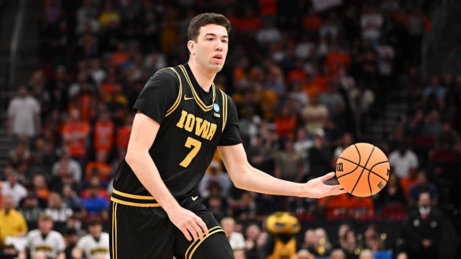 Iowa transfer forward Alvaro Folgueiras commits to Louisville