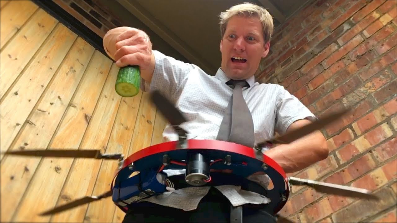 Watch this belt of knives in action!