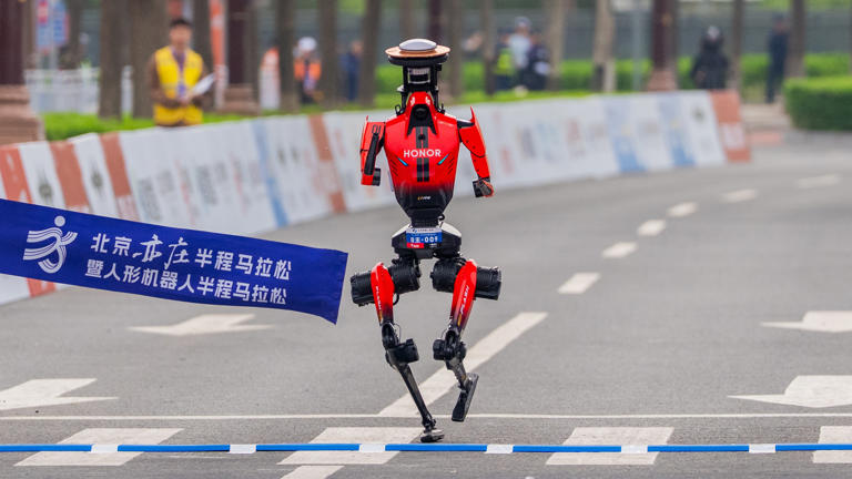 An inhuman race: Chinese humanoid robot beats world record for half ...
