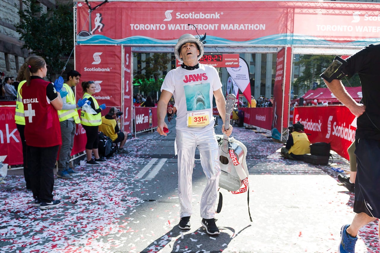 This Kingston man paid tribute to Gord Downie in the Boston Marathon ...