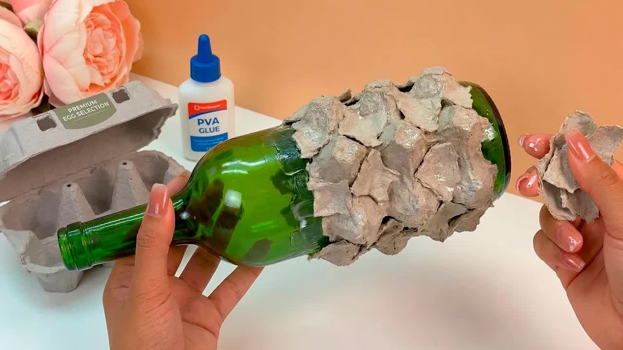 You can’t buy this in a store! Genius idea using glass bottles and glue ...