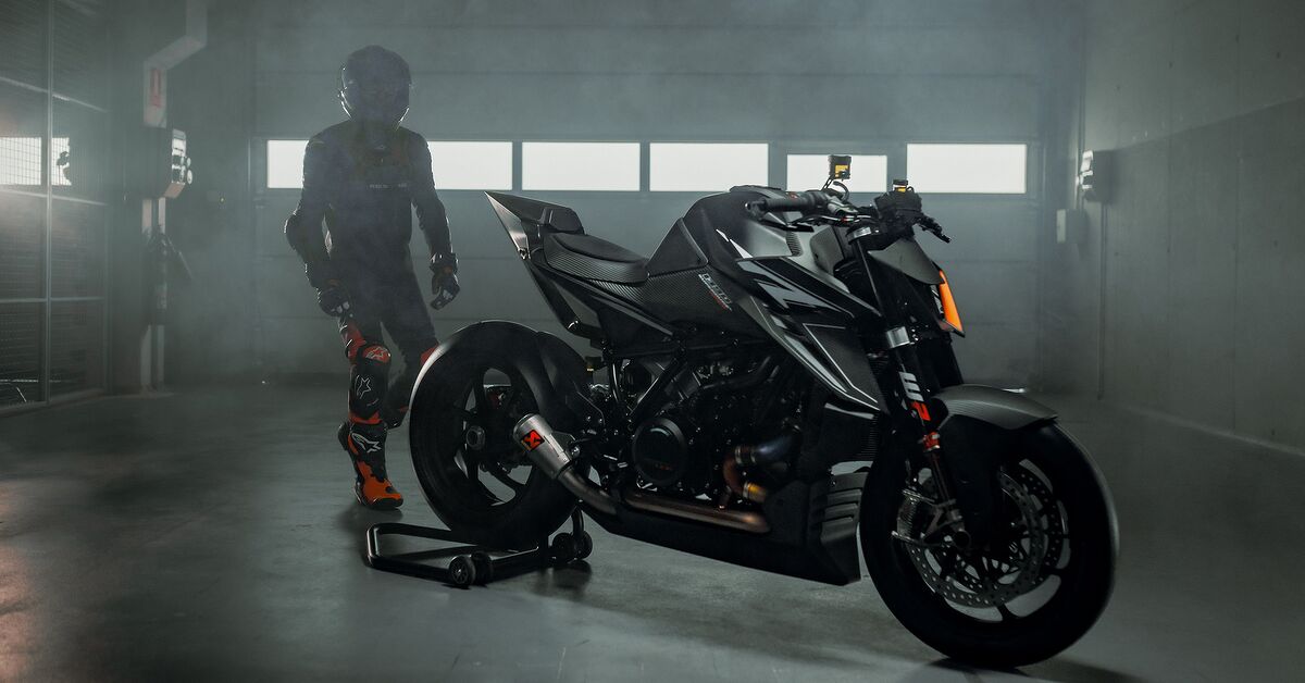 2026 KTM 1390 Super Duke RR track – first look