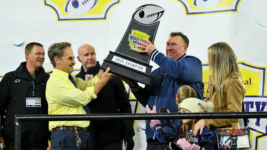 Illinois football recruiting target is back on the market for 2027
