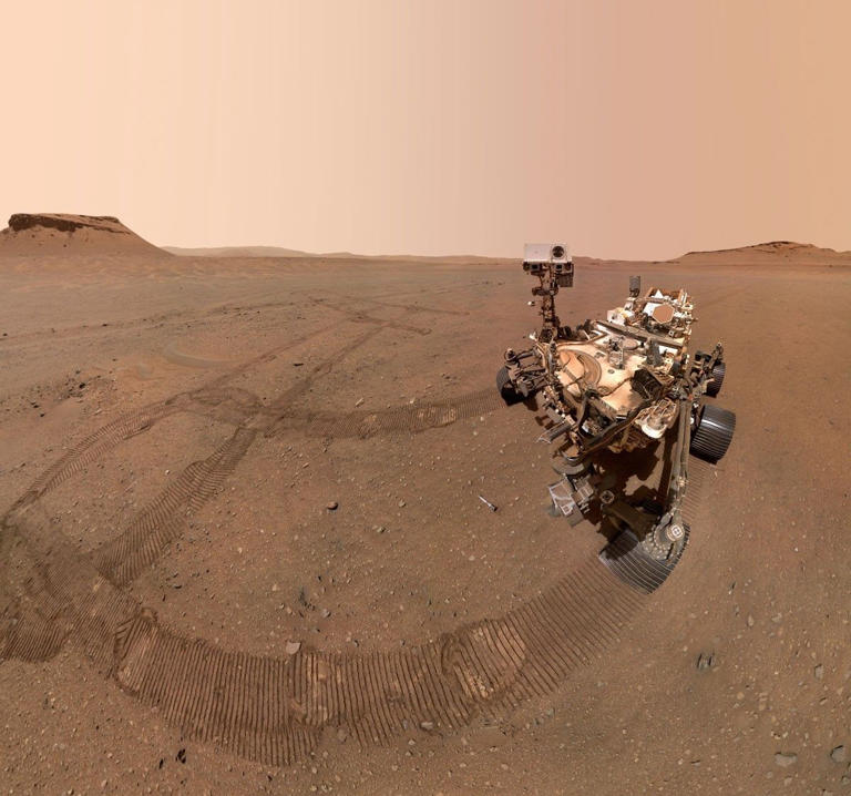 NASA's Perseverance rover sends selfie from the Martian 'Wild West ...