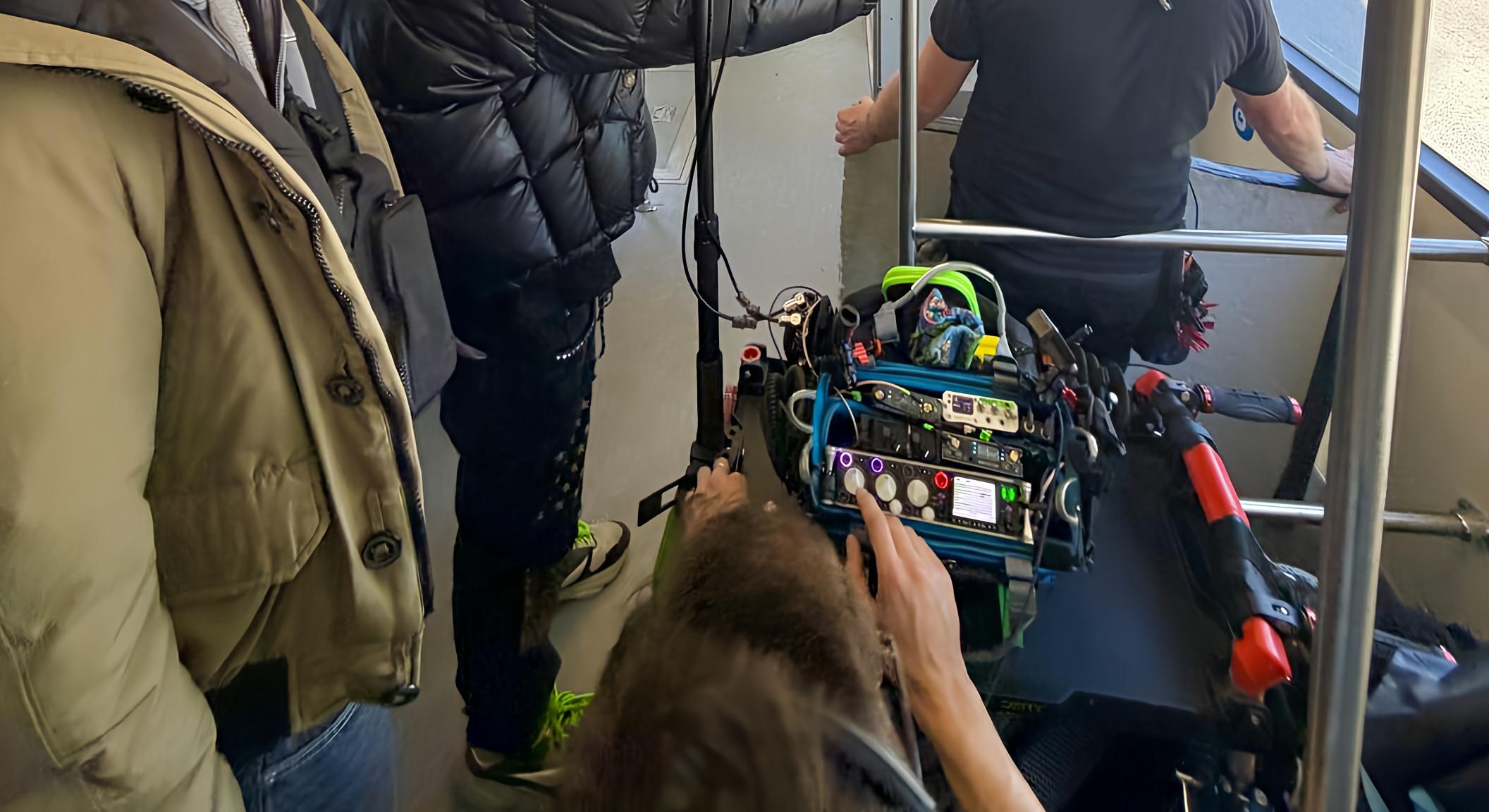 Ciak sul bus per "Piove col sole": la scena con Achille Costacurta
