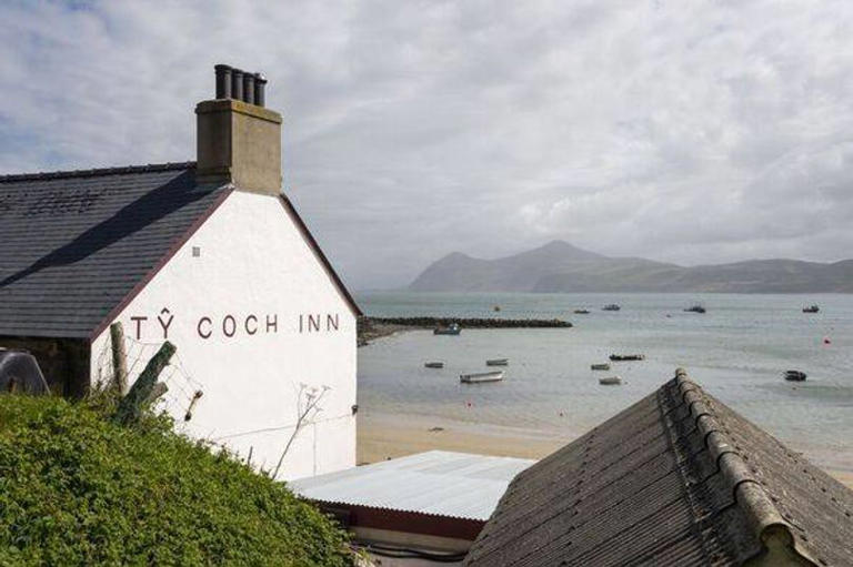 Quintessential North Wales village with perfect beach, cosy pub and ...