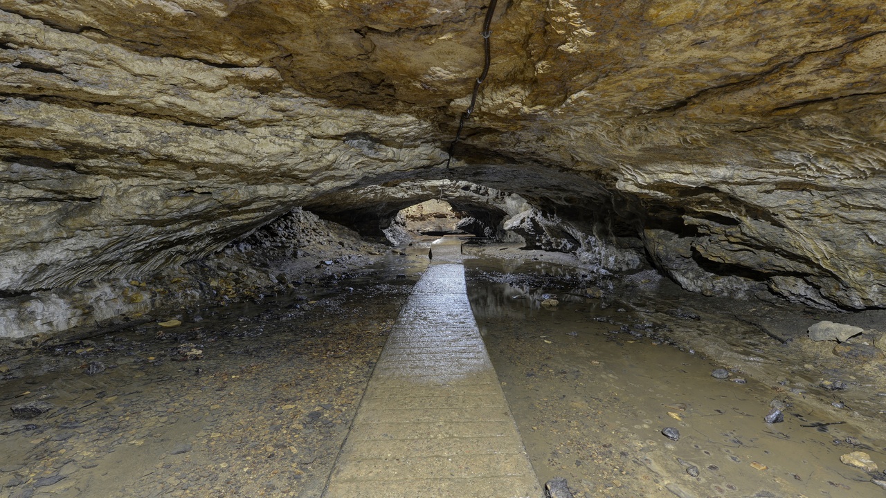Under Jackson County, Iowa hides 13 caves carved into 430-million-year ...