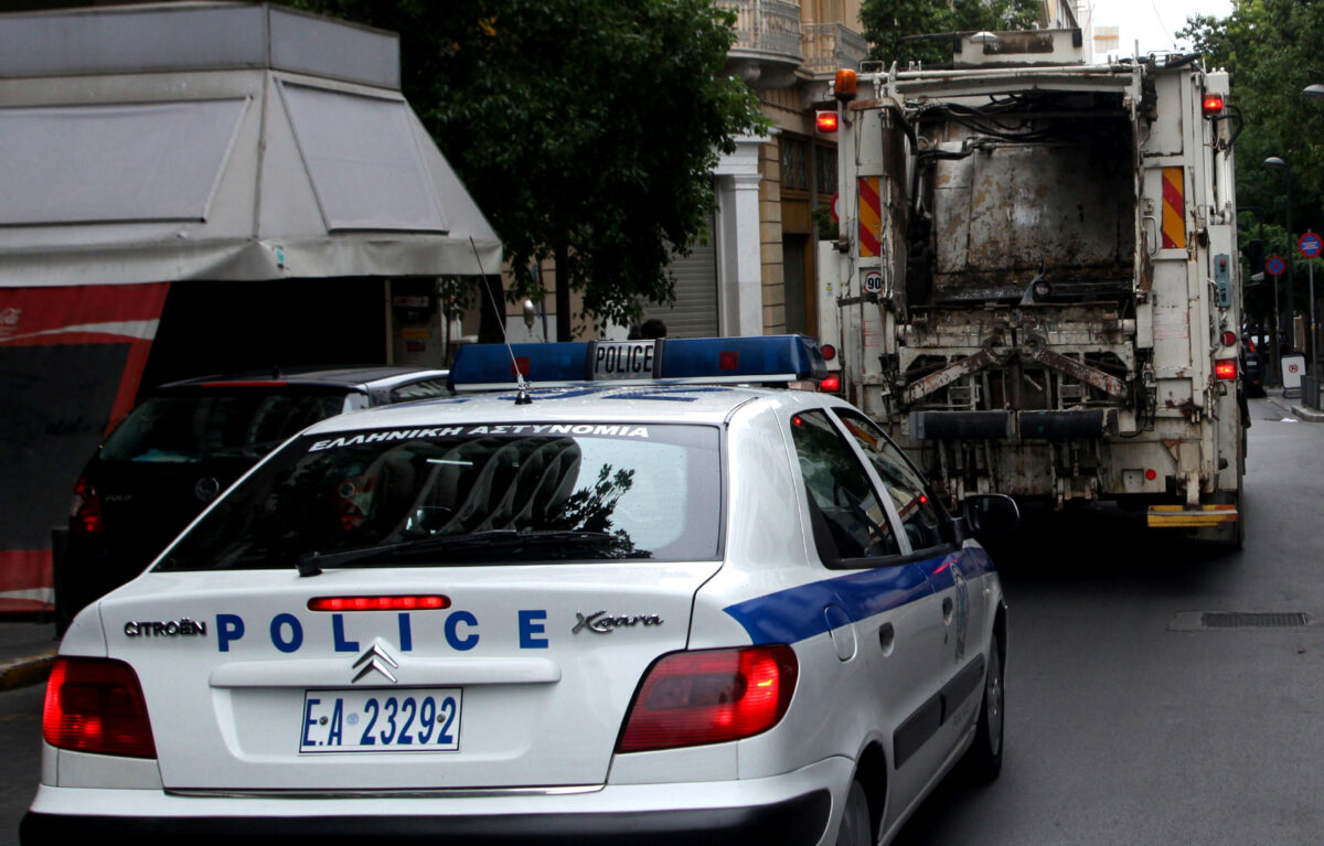 Νέα Ιωνία: Νεαρός απείλησε υπαλλήλους καθαριότητας με όπλο
