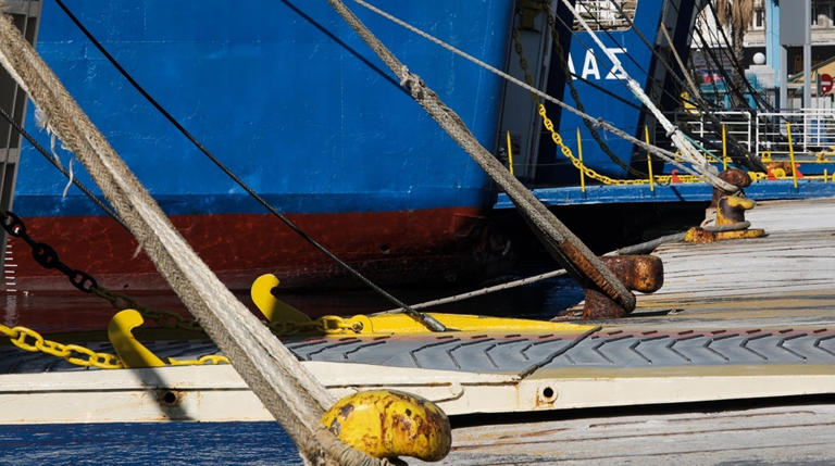 «Δένουν» τα πλοία – Απεργία της ΠΝΟ λόγω Πρωτομαγιάς