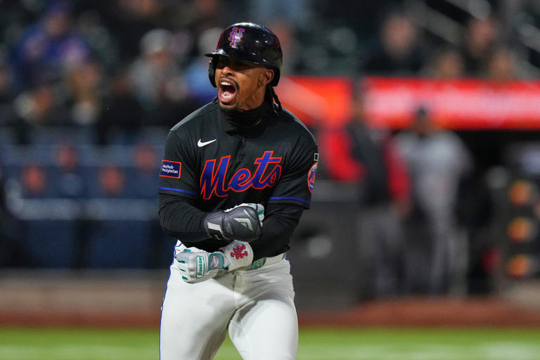 Mets fans mostly stay home but fill Citi Field with late boos as New ...