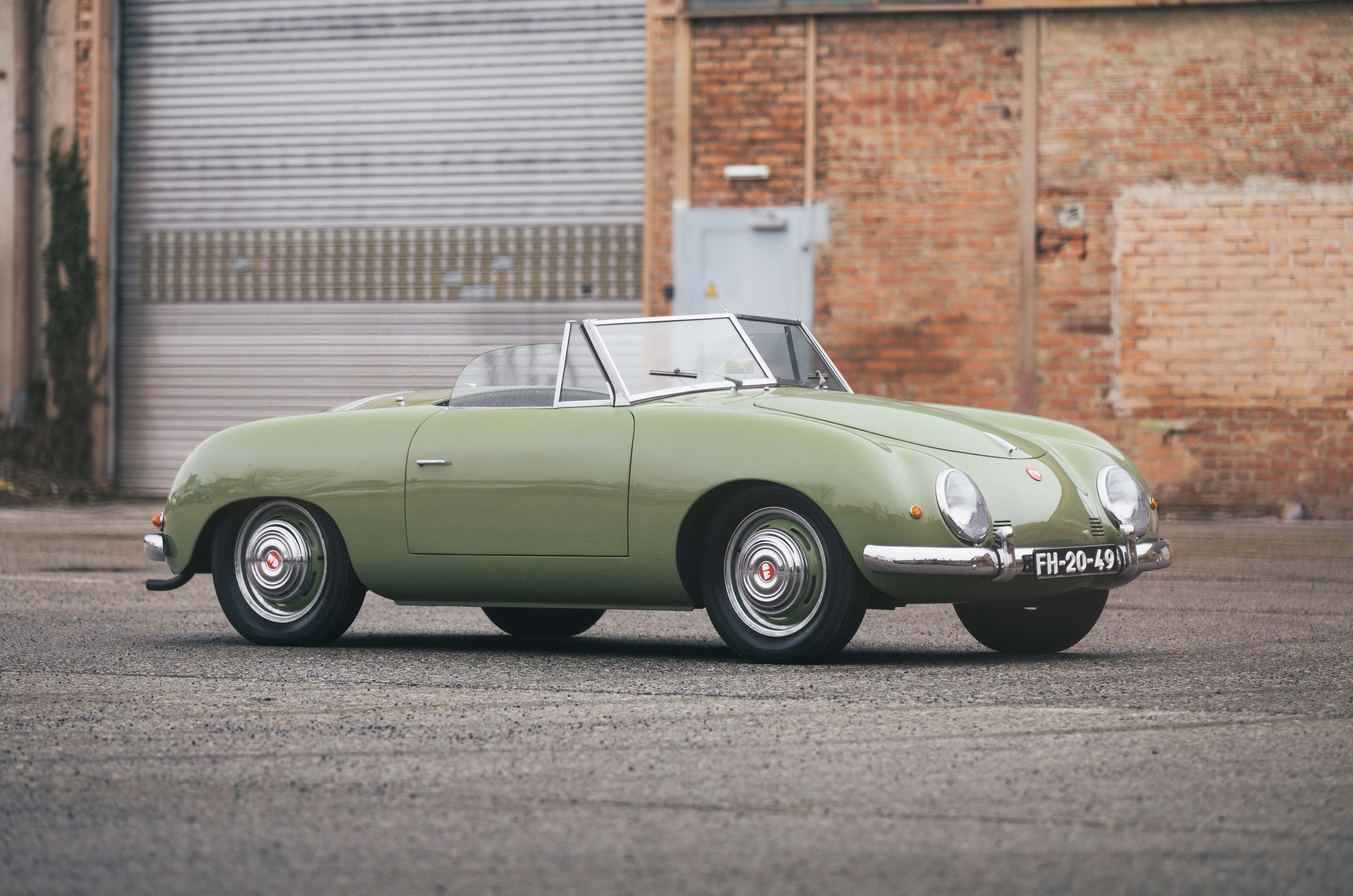 16 dream classic cars for sale in Monaco this week