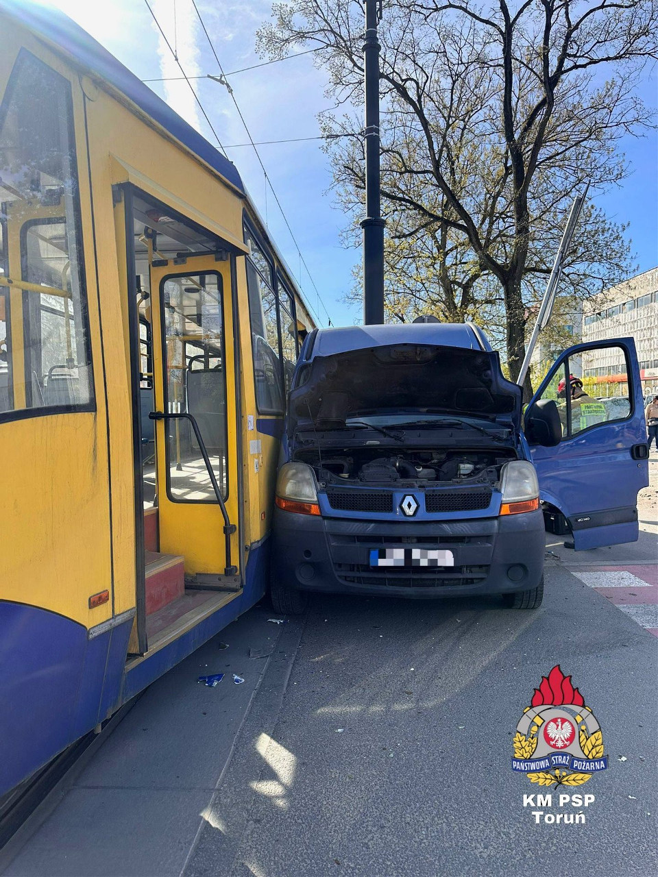 Zderzenie tramwaju z samochodem dostawczym na ul. Szosa Chełmińska w ...