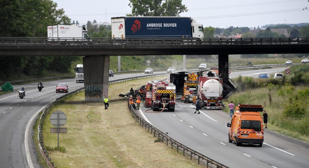 Un mort, l'A7 fermée au sud de Lyon : grave accident de camion, d ...