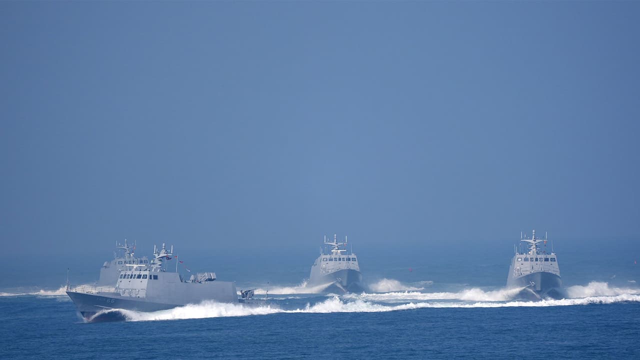 China sends 6 aircraft, 5 vessels near Taiwan, 4 cross median line